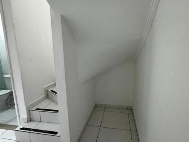CASA DE CONDOMINIO 2 QUARTOS, 1 SUITE, 1 LAVABO E VAGA DE GARAGEM