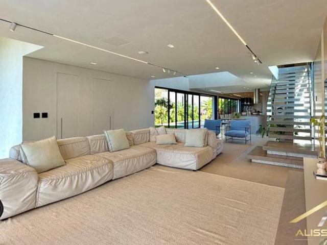 Casa de Condomínio 420m²| 5 Suítes |espaço gourmet| 4 Vagas Alphaville/SP