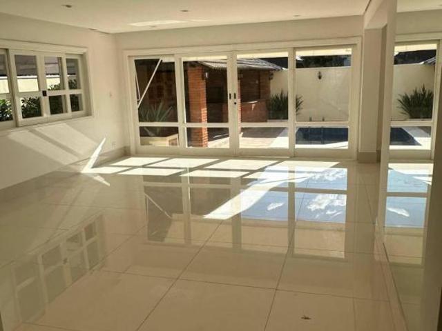Casa de Condomínio 441m²| 4 Quartos| 2 Suítes| venda/locação em Alphaville