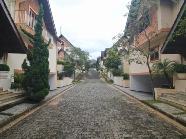 Casa de Condomínio 4 Dormitórios Suítes à Venda e para Alugar na Chácara Monte Alegre/SP