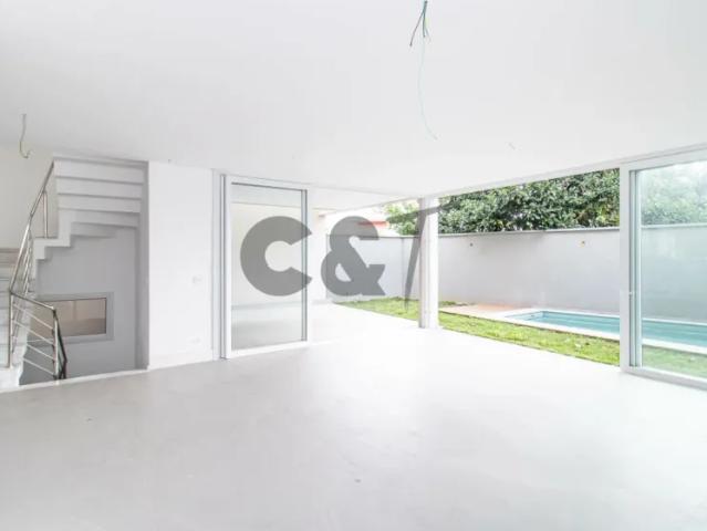 Casa de Condomínio 4 Dormitórios Suítes à Venda no Jardim dos Estados São Paulo/SP