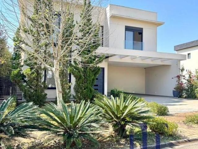 Casa de Condomínio, 4 Suítes e Vista para Mata em Alphaville