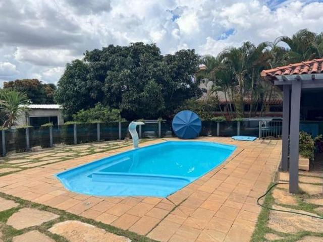 Casa de Condomínio 5 Quartos, 3 Suítes, 5 Vagas de Garagem Cobertas e Área de Lazer Privada à Venda