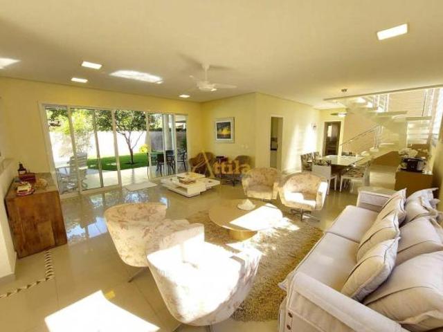 Casa de condomínio, 6 suítes, piscina, portaria 24h