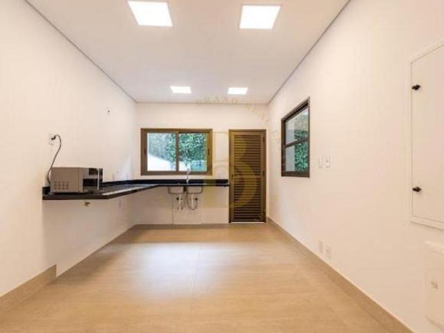 Casa de condomínio com acabamentos modernos, localizado no Jardim dos Estados