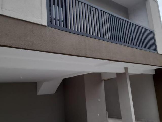 Casa de condomínio com churrasqueira e quintal privativo Repasse