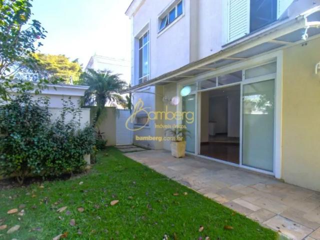 Casa de condomínio com jardim e churrasqueira no Alto da Boa Vista