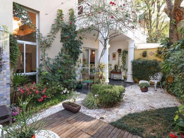 Casa de condomínio com jardim e churrasqueira no Alto da Boa Vista