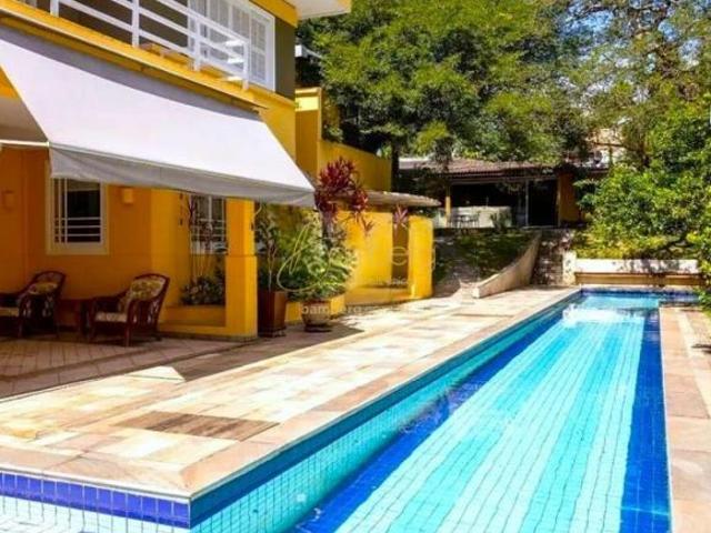 Casa de condomínio com lazer privativo completo