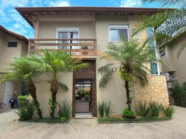 Casa de condomínio com lazer privativo e 4 quartos na praia de Juquehy