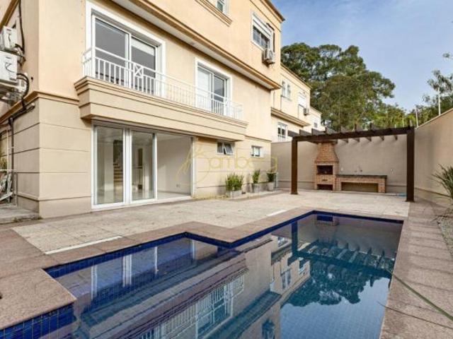 Casa de condomínio com piscina 4 suítes 4 vagas
