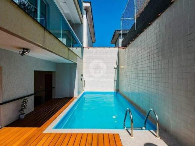 Casa de condomínio com piscina com 2 suítes no Macuco em Santos