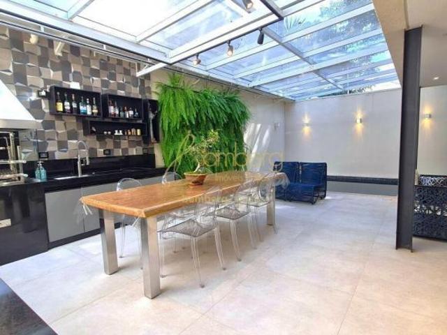 Linda casa de condomínio no Brooklin com piscina e área gourmet