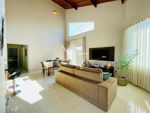 Casa de Condomínio com Piscina e Área Gourmet
