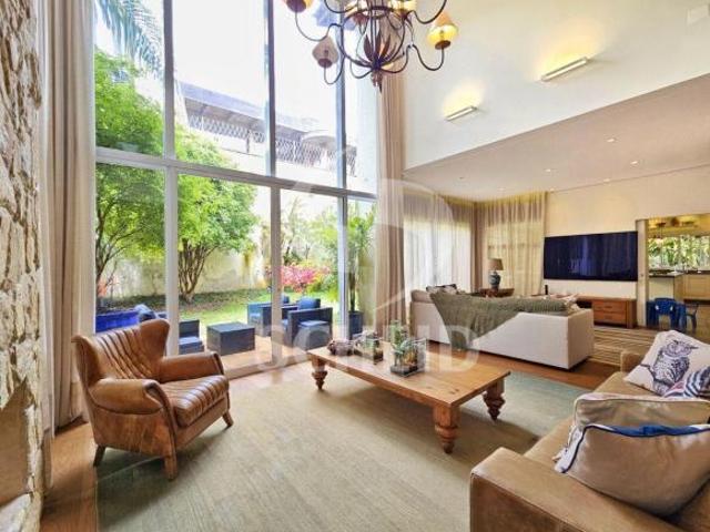 Casa de condomínio com portaria presencial ! Alto da Boa Vista