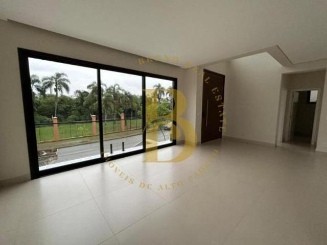 Casa de condomínio, com 04 suítes e 04 vagas em Alphaville