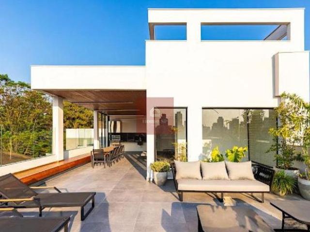 Casa de condomínio com 03 suítes e 7 vagas de garagem com piscina!