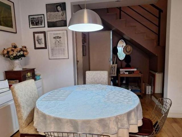 Casa de condomínio com 180m² 03 dormitórios sendo 02 suítes