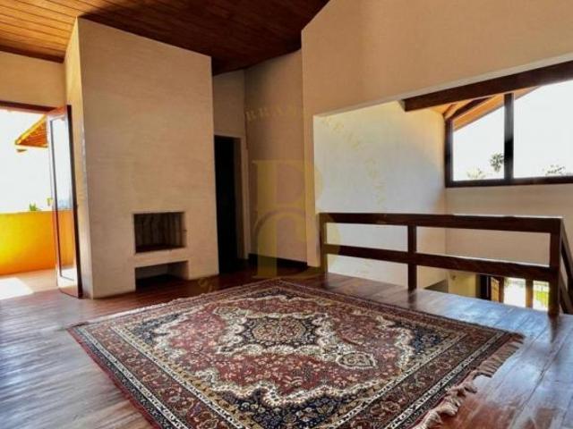 Casa de condomínio com 1000 m², 4 quartos sendo 4 suítes à venda no bairro Alphaville