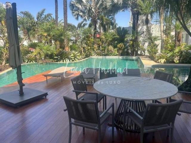 Casa de condomínio com 1200 m², 5 quartos sendo 5 suítes à venda no bairro Parque das Nações