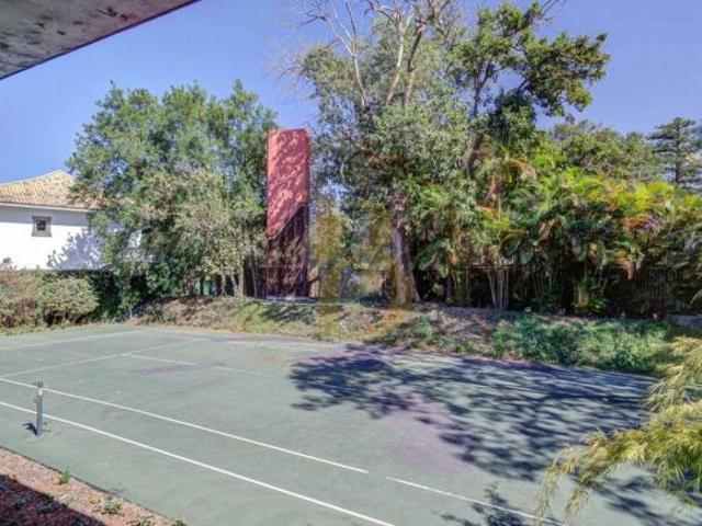 Casa de condomínio com 2400 m², 4 quartos sendo 4 suítes à venda no bairro Chácara Flora