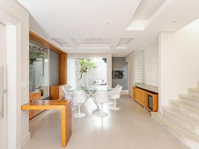 Casa de condomínio com 259.33 m², 3 quartos sendo 3 suítes à venda no bairro Campo Comprido