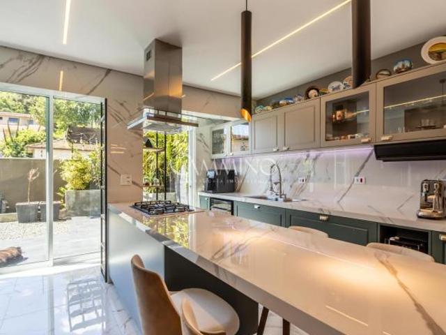 Casa de condomínio com 262 m², 3 quartos sendo 2 suítes à venda no bairro Bigorrilho