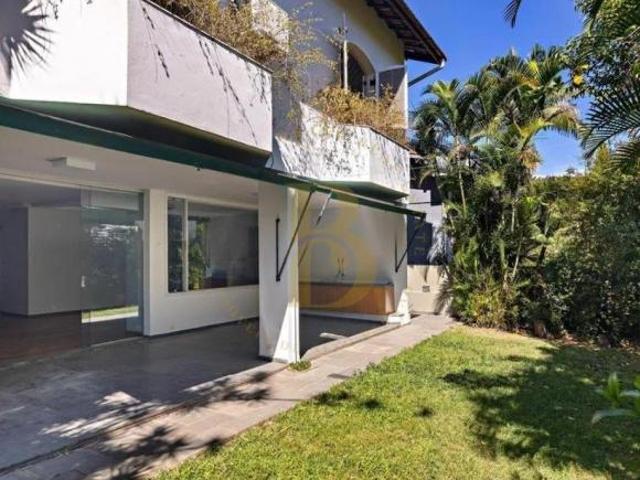 Casa de condomínio com 266 m², 4 quartos sendo 3 suítes à venda no bairro Jardim Morumbi