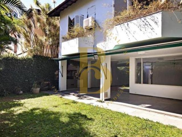 Casa de condomínio com 266 m², 4 quartos sendo 3 suítes à venda no bairro Jardim Morumbi
