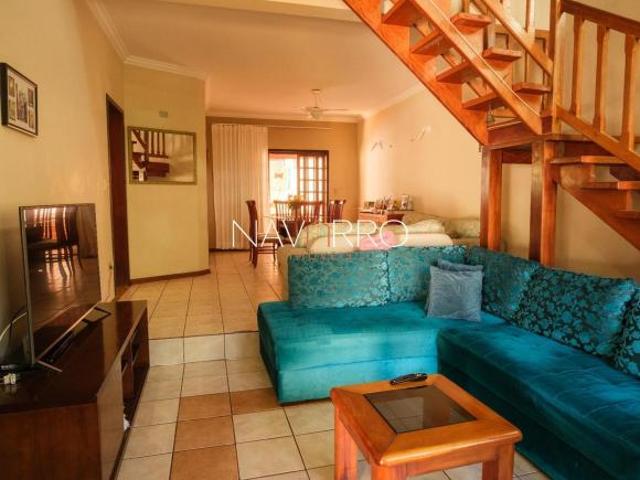 Casa de condomínio com 273.66 m², 3 quartos sendo 1 suíte à venda no Granja Olga