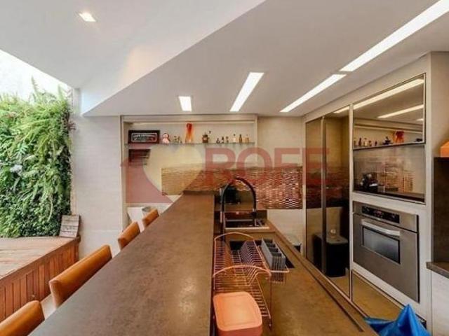 Casa de condomínio com 289m², 03 suítes e 03 vagas de garagem, piscina privativa