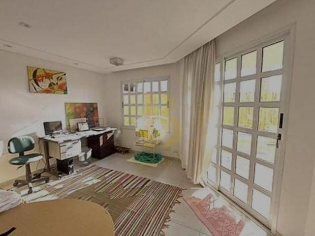 Casa de condomínio com 299.18 m², 3 quartos sendo 1 suíte à venda no bairro Granja Viana