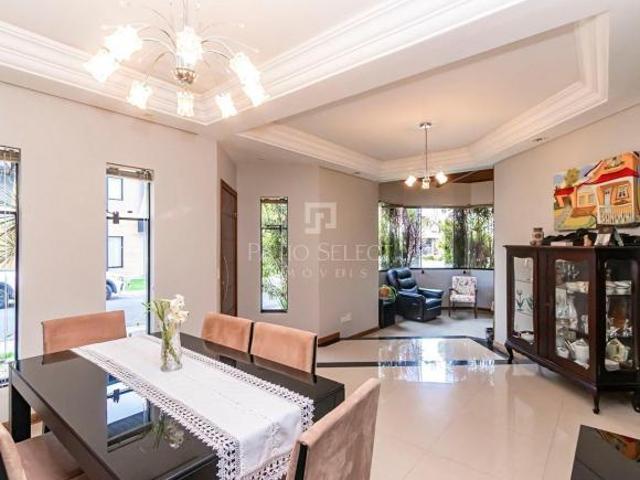 Casa de condomínio com 209 m² área construída em u