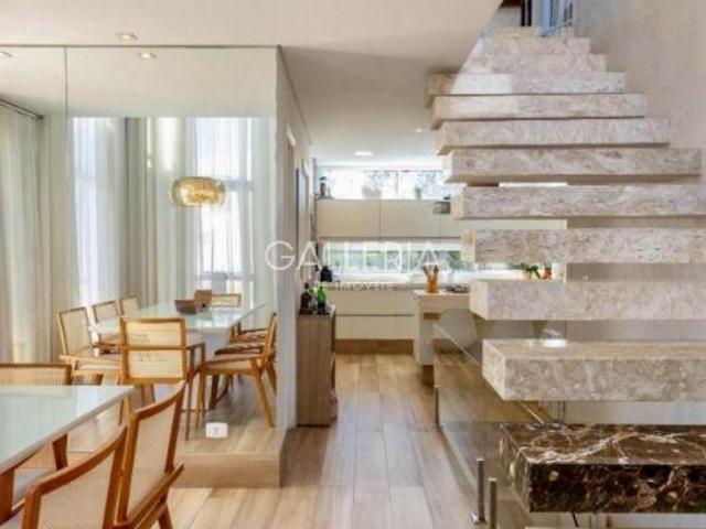 Casa de condomínio com 210 m², 2 quartos sendo 1 suíte à venda no bairro Uberaba
