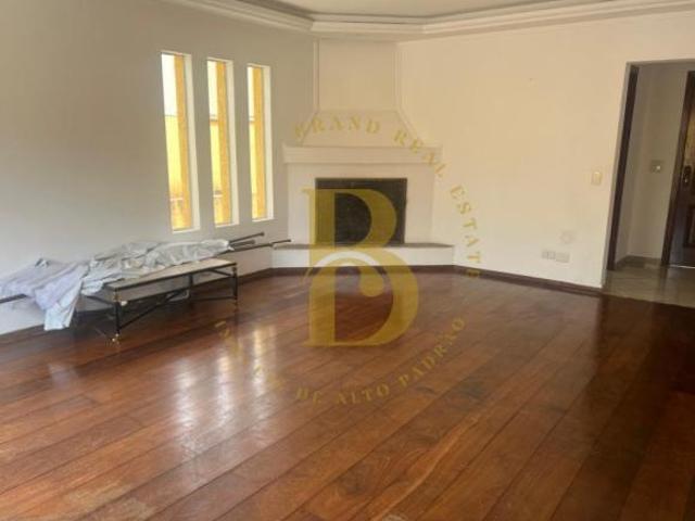Casa de condomínio com 230 m², 5 quartos sendo 1 suíte à venda no bairro Alphaville