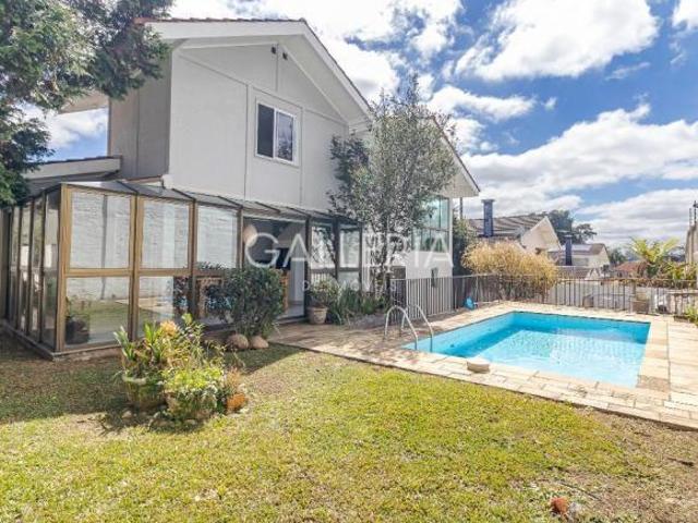Casa de condomínio com 236.49 m², 4 quartos sendo 1 suíte à venda no bairro Cascatinha