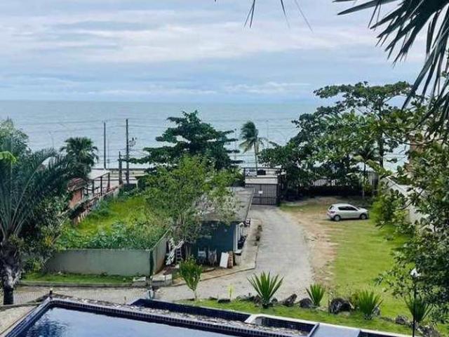 Casa de Condomínio com 2 suítes pé na areia, Boiçucanga