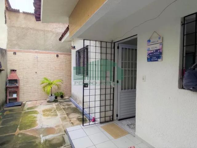 Casa de Condomínio com 2 Quartos e 2 banheiros à Venda, 56 m² por R$ 200.000