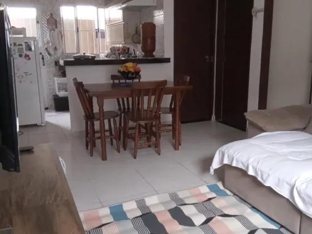 Casa de Condomínio com 2 Quartos e 2 banheiros à Venda, 65 m² por R$ 270.000