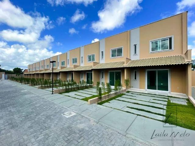 Casa de Condomínio com 2 Quartos e 2 banheiros à Venda, 70 m² por R$ 180.000