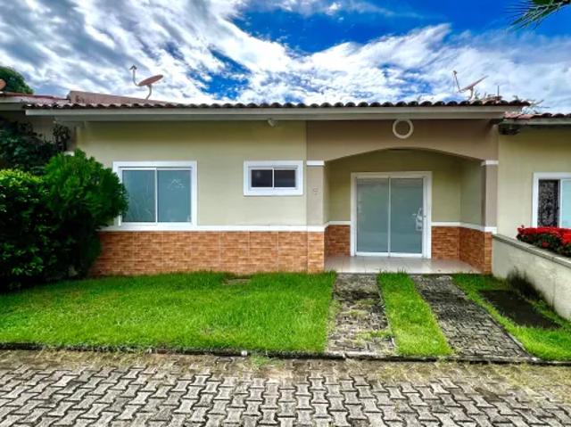 Casa de Condomínio com 2 Quartos e 2 banheiros à Venda, 86 m² por R$ 349.000