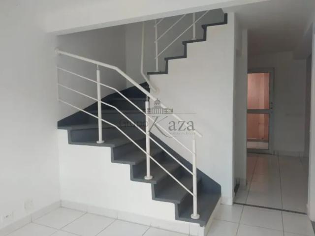 Casa de Condomínio com 2 Quartos para alugar, 60m² Monte Castelo