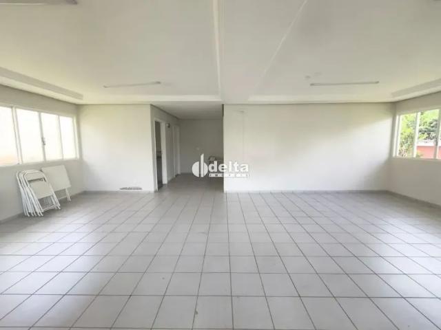 Casa de Condomínio com 2 Quartos para alugar, 120m² Jardim Karaíba