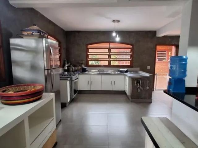Casa de Condomínio com 2 Quartos para alugar, 270m² Granja Viana
