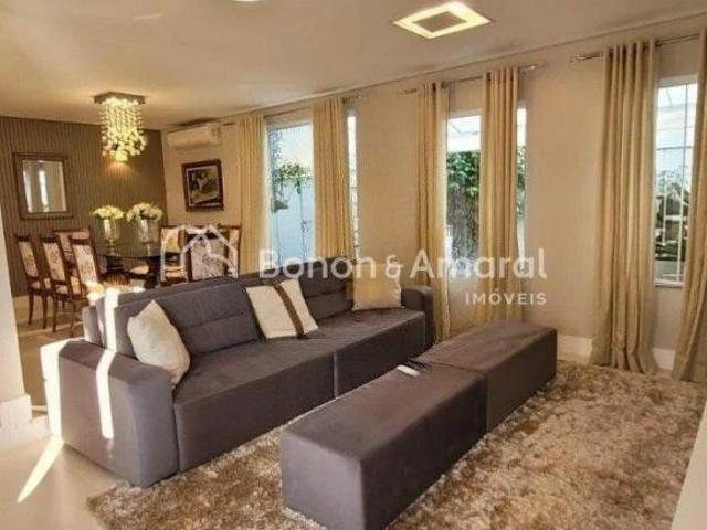 Casa de condomínio com 343 m² e 4 quartos