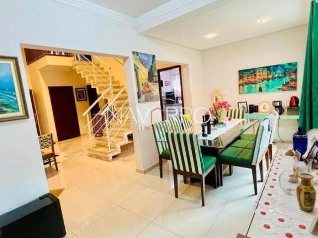 Casa de condomínio com 341 m², 4 quartos sendo 3 suítes à venda no Granja Olga