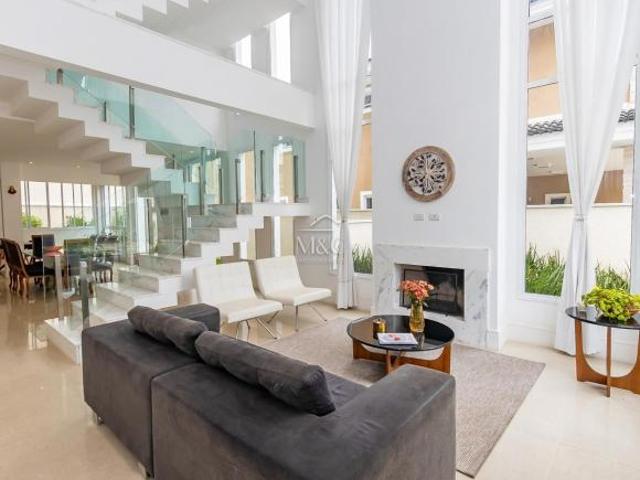 Casa de condomínio com 346 m², 4 quartos sendo 4 s