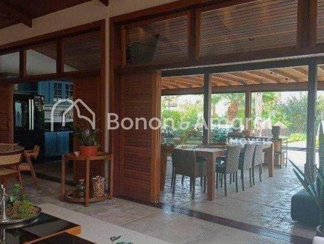 Casa de condomínio com 388 m² e 3 quartos