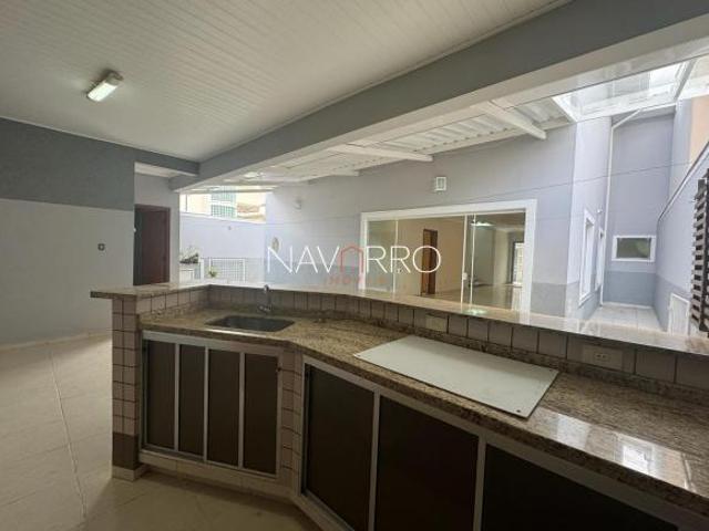 Casa de condomínio com 300 m², 3 quartos sendo 1 suíte à venda no Condomínio Lago da Boa Vista