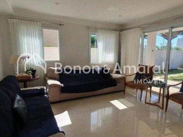 Casa de Condomínio com 304 m² e 4 Quartos